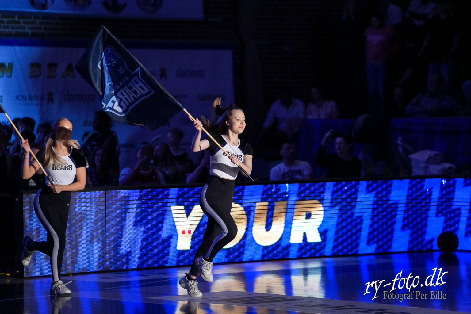 Bears Cheer Team er med til alle kampe - Basketball | Bakken Bears ... Bears Cheer Team er med til alle kampe - Basketball | Bakken Bears ...