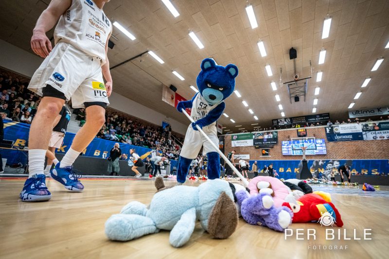 Bamserne fløj og bjørnene sejrede